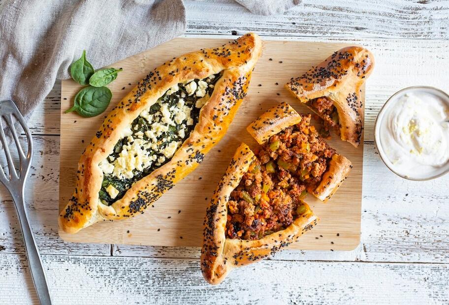 Pide mit Hackfleisch- und Spinat-Feta-Füllung mit dem Thermomix®