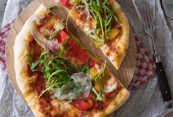 Pizza mit Paprika, Lardo und Rucola Thermomix® – gelingt garantiert!