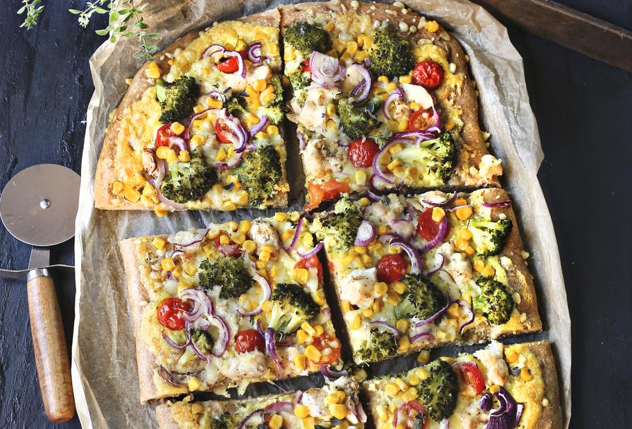 Pizza Rusticana mit Hähnchenbrust und buntem Gemüse für den Thermomix®